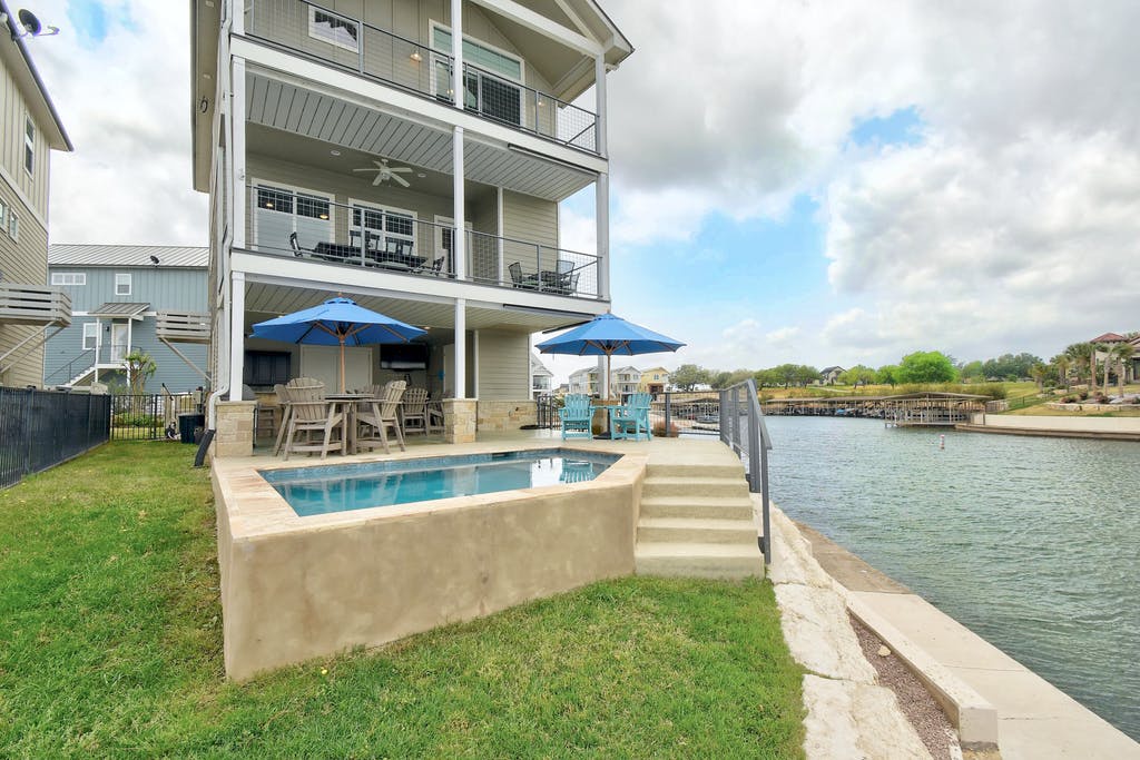 View Paradise Point | A Kingsland Vacation Rental