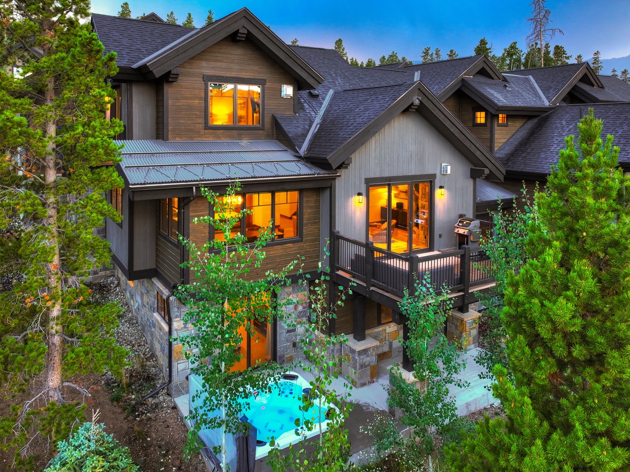 Hawk Ridge in the Highlands | Alpine Edge